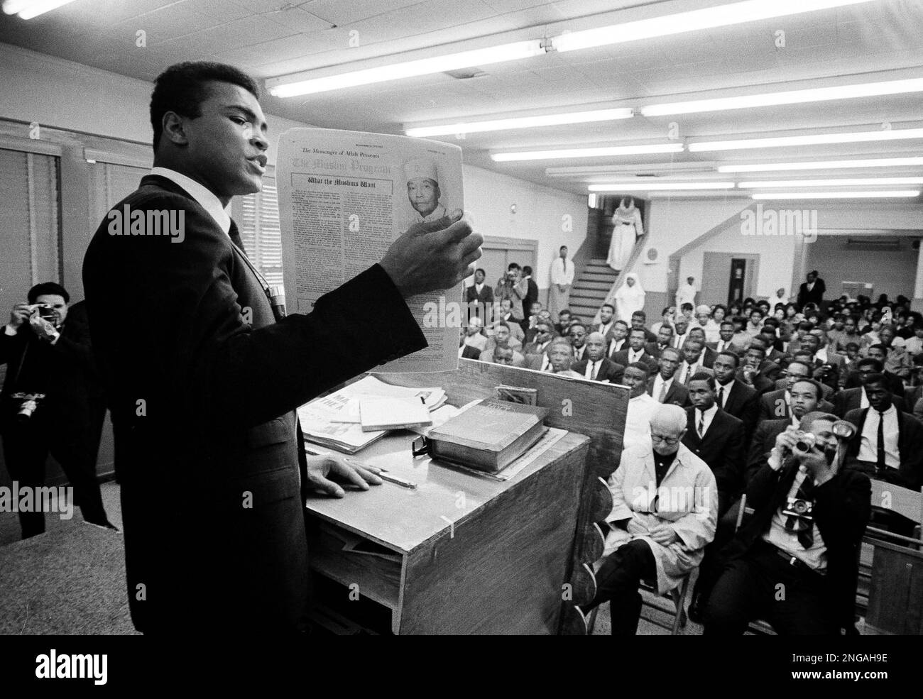 Boxer Muhammad Ali speaks in Muhammad's Mosque of Islam in Houston, Tex ...