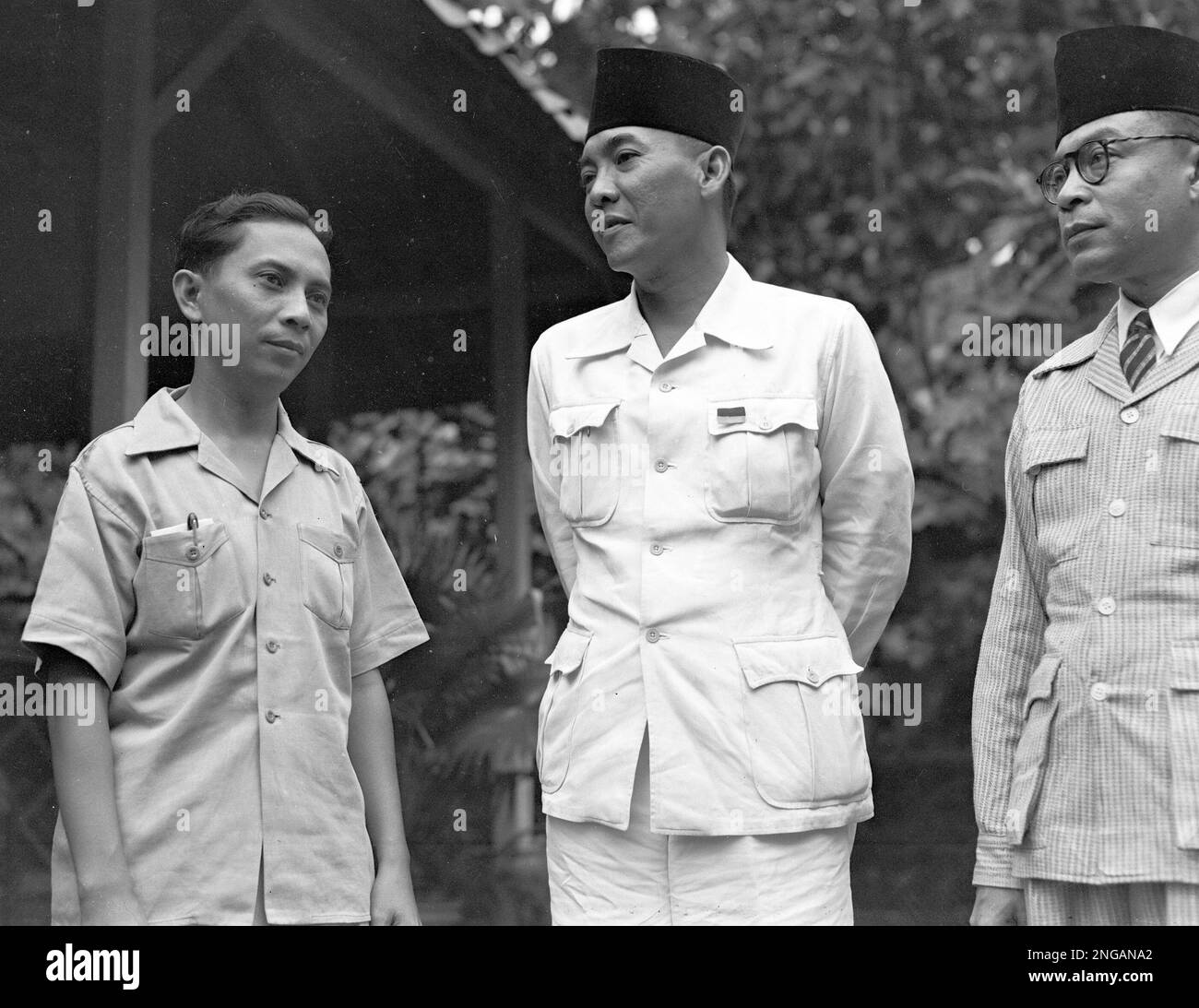 Indonesian politicians pose after a cabinet meeting in Jakarta Nov. 23 ...
