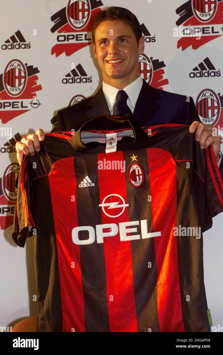A.C. Milan's new player Fernando Redondo of Argentina shows his Milan ...