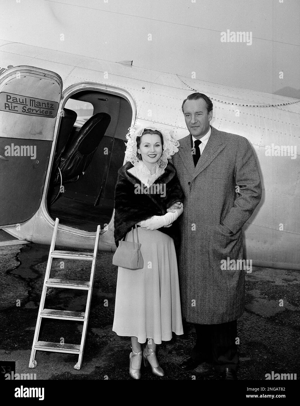 Actor George Sanders and his bride-to-be Sari "Zsa Zsa" Gabor, get ...
