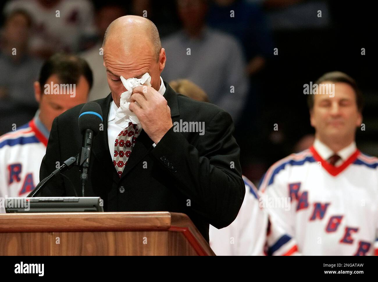 New York Rangers' Mark Messier composes himself as he gets emotional ...
