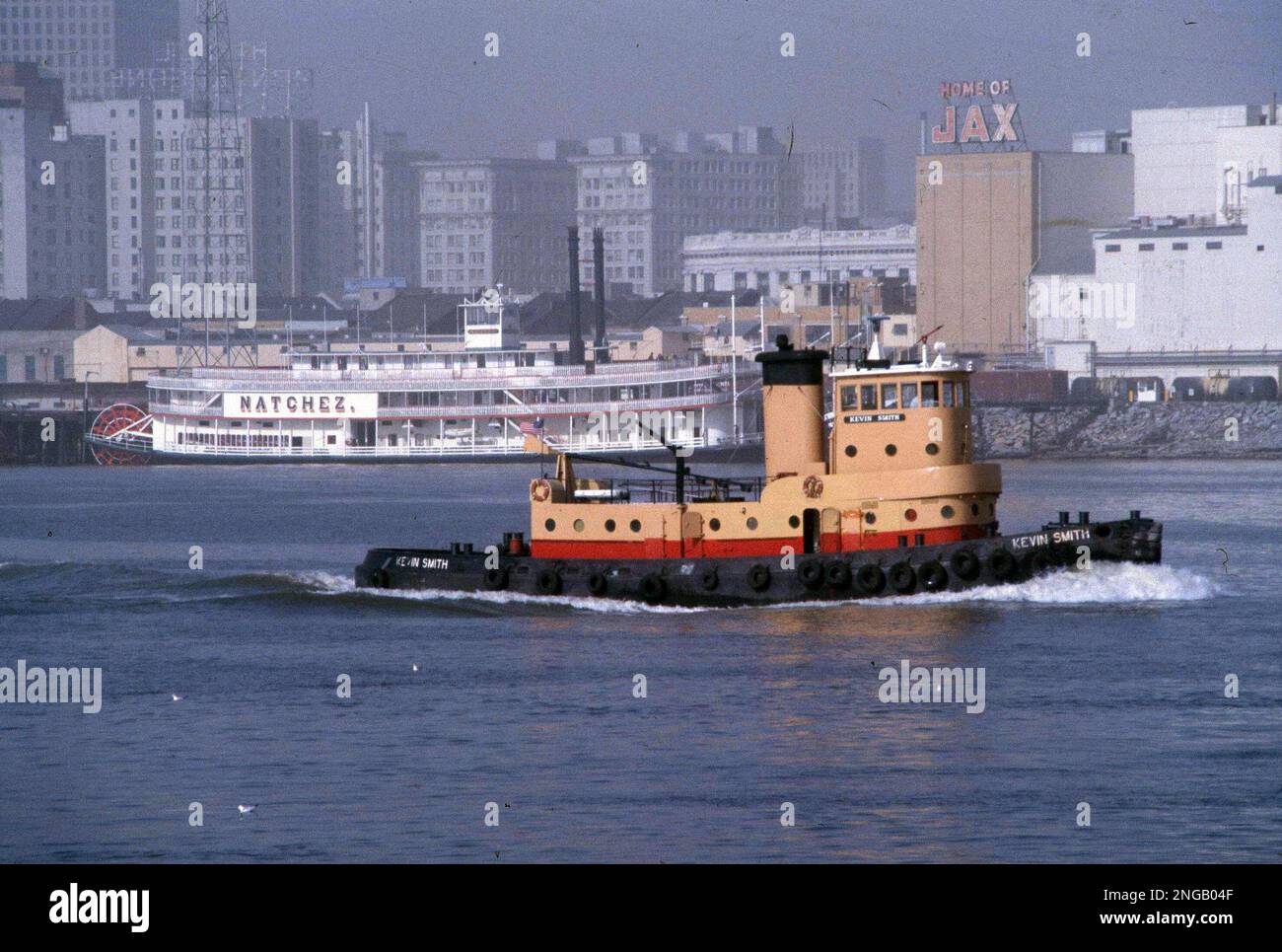 The tugboat Kevin Smith sails past the riverboat Natchez on the ...