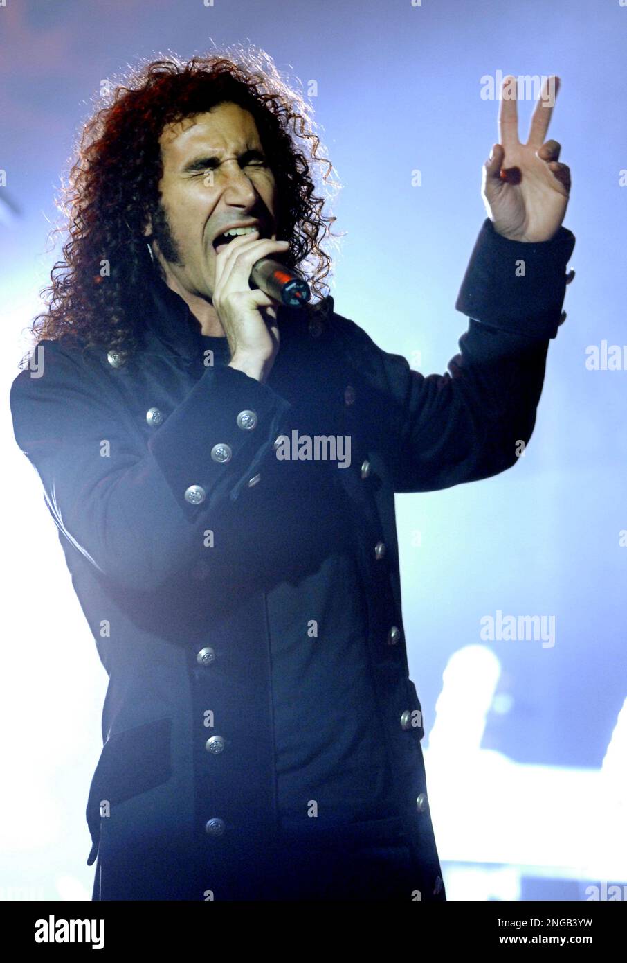 System of a Down lead singer Serj Tankian performs on MTV2's $2 Bill ...