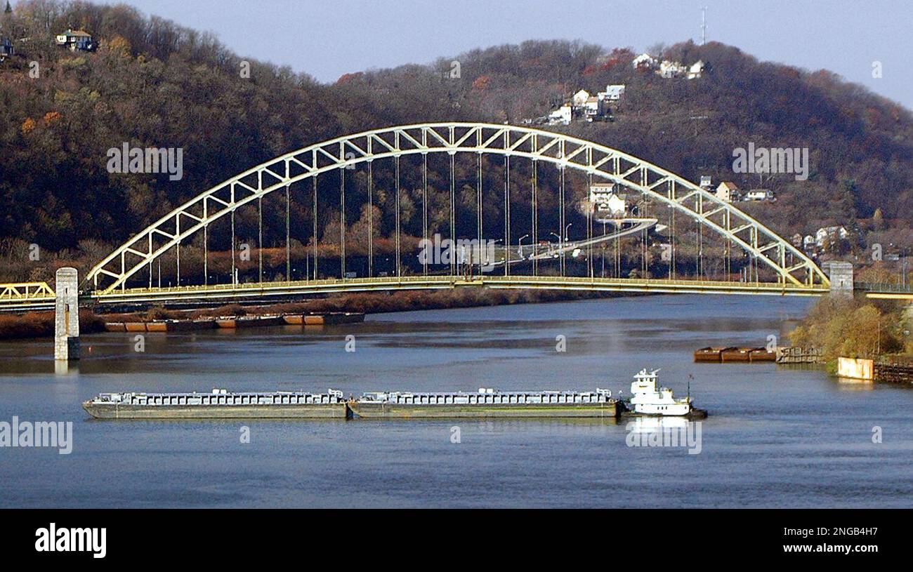A towboat maneuvers empty tanker barges under Pittsburgh's West End ...