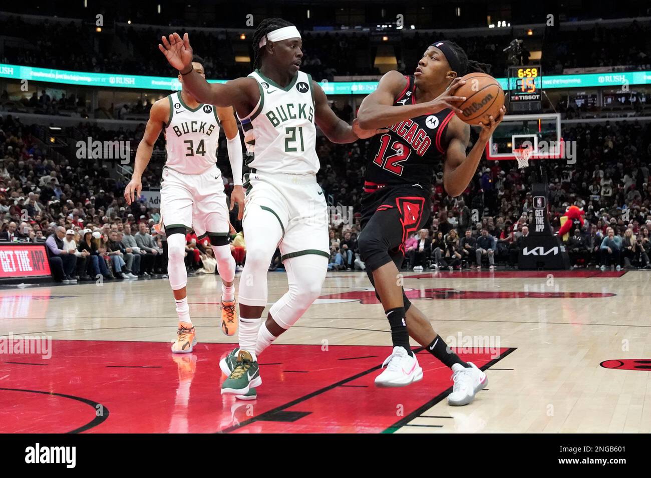 Chicago Bulls' Ayo Dosunmu (12) drives to the basket as Milwaukee Bucks ...