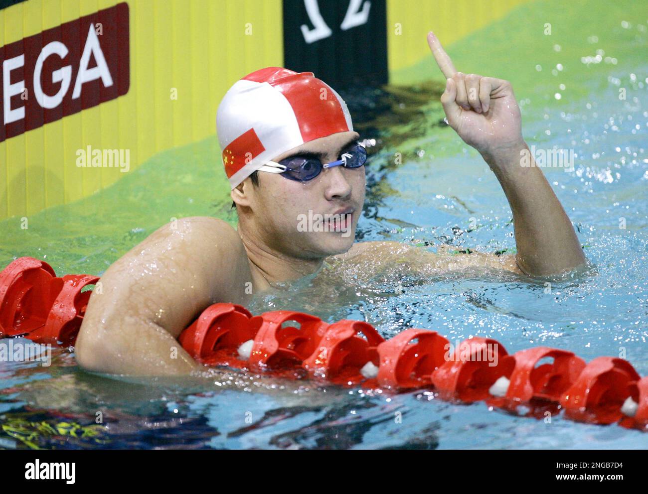 Wu Peng of China celebrates after winning at men's 400-meter individual ...