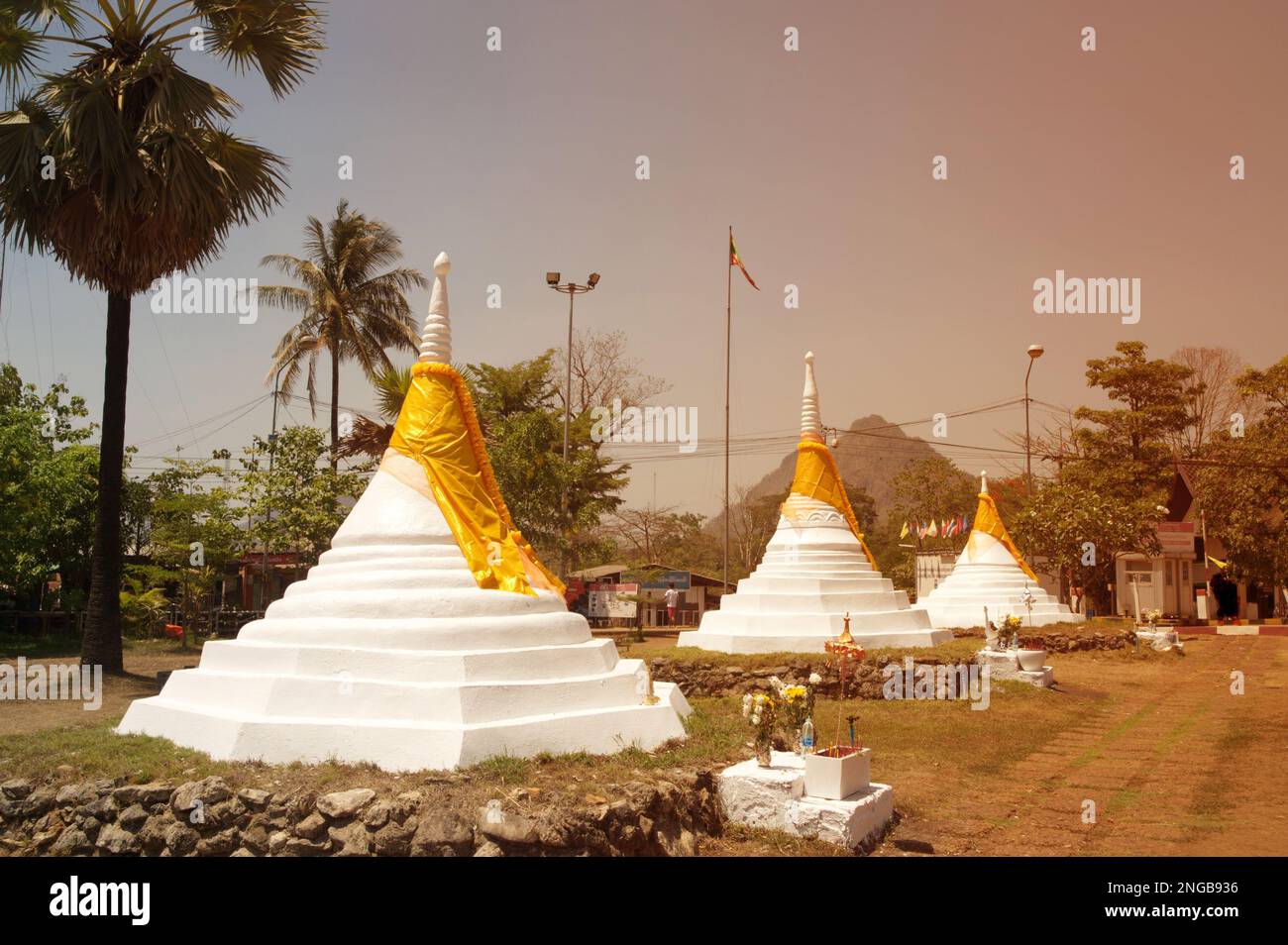 Three Pagodas Pass or trade relief point, Three Pagodas Border Pass It ...