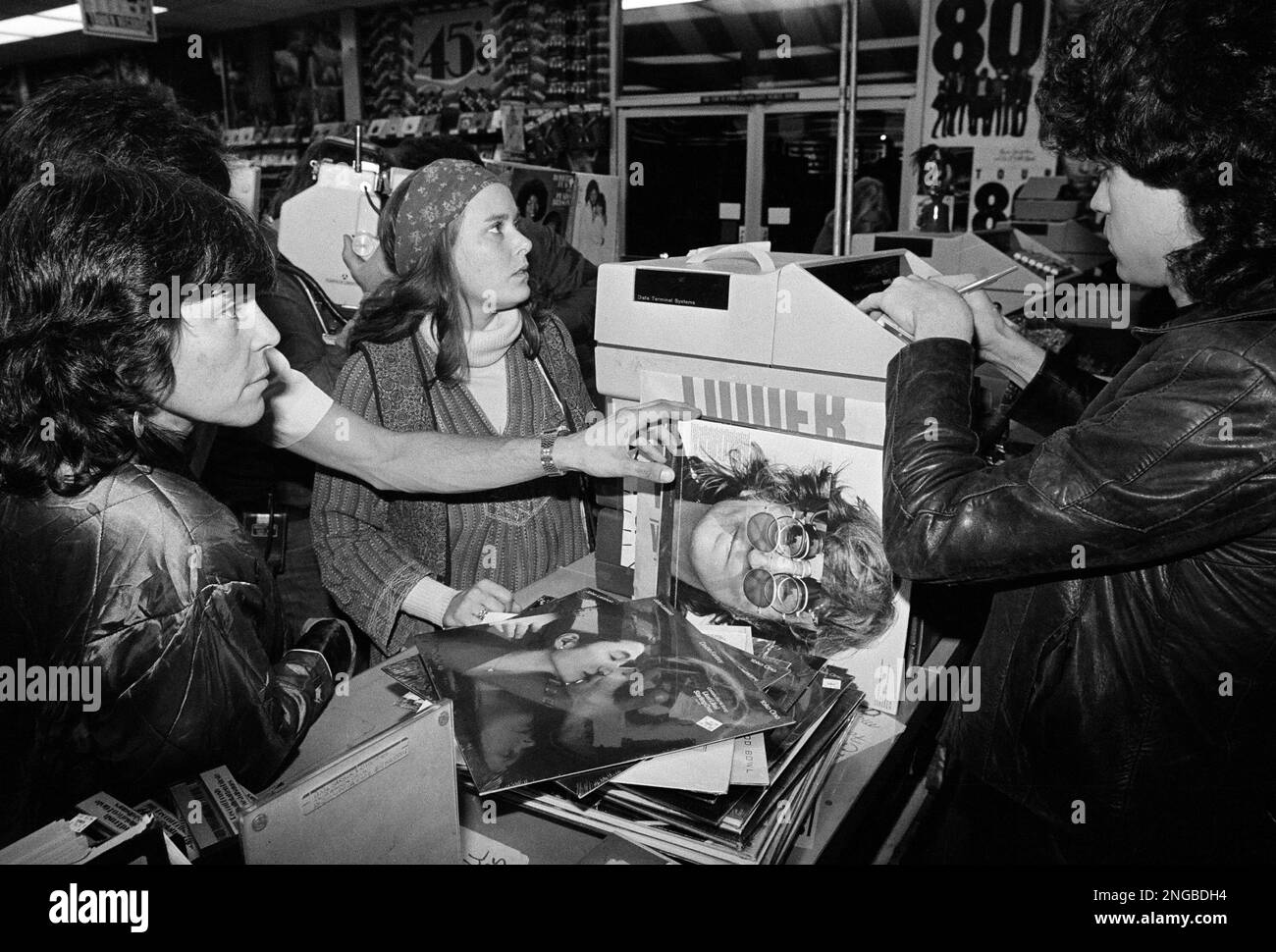 Lyn Kupferman, right, and her friend Shiela Horowitz wait as a Tower ...