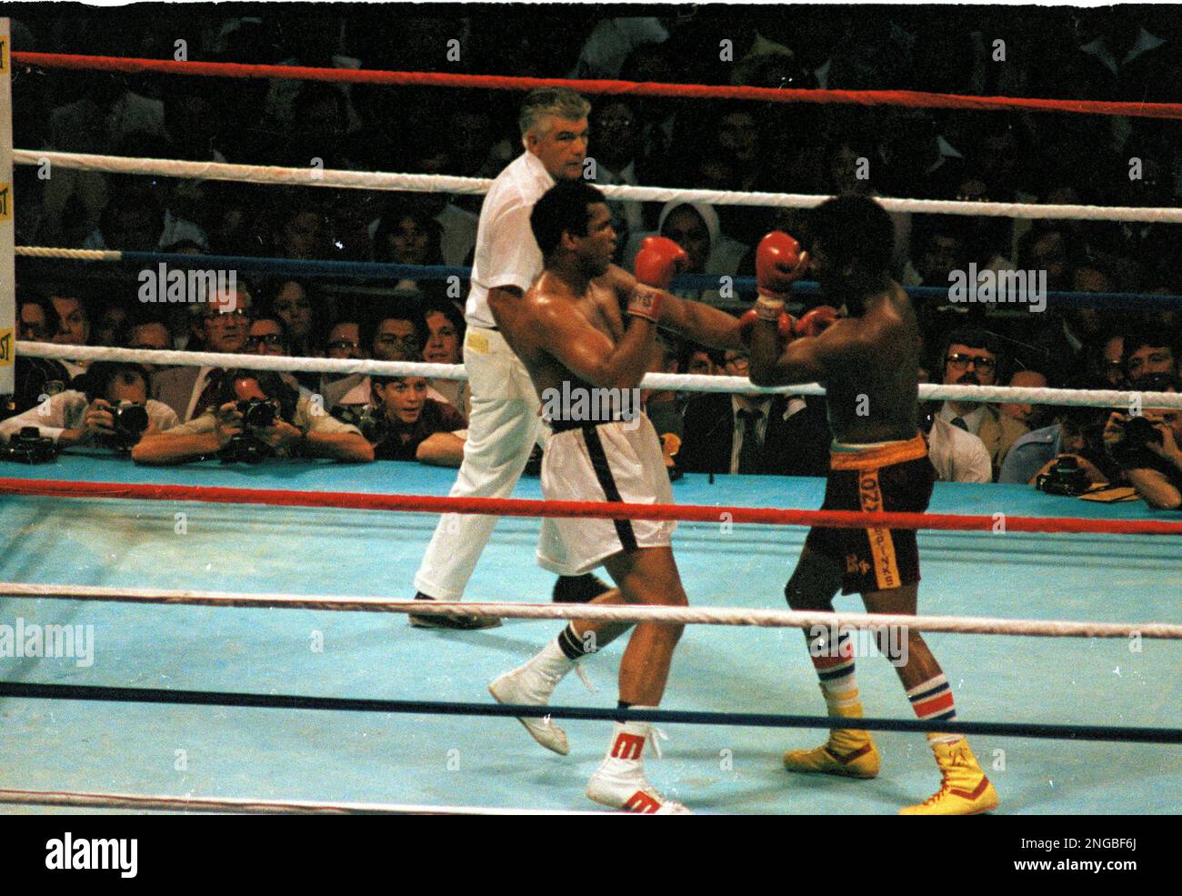 Muhammad Ali vs. Leon Spinks at the Superdome in New Orleans, La., Sept ...