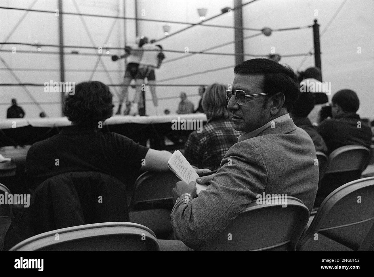 Angelo Dundee, trainer for heavyweight champion Muhammad Ali, takes ...