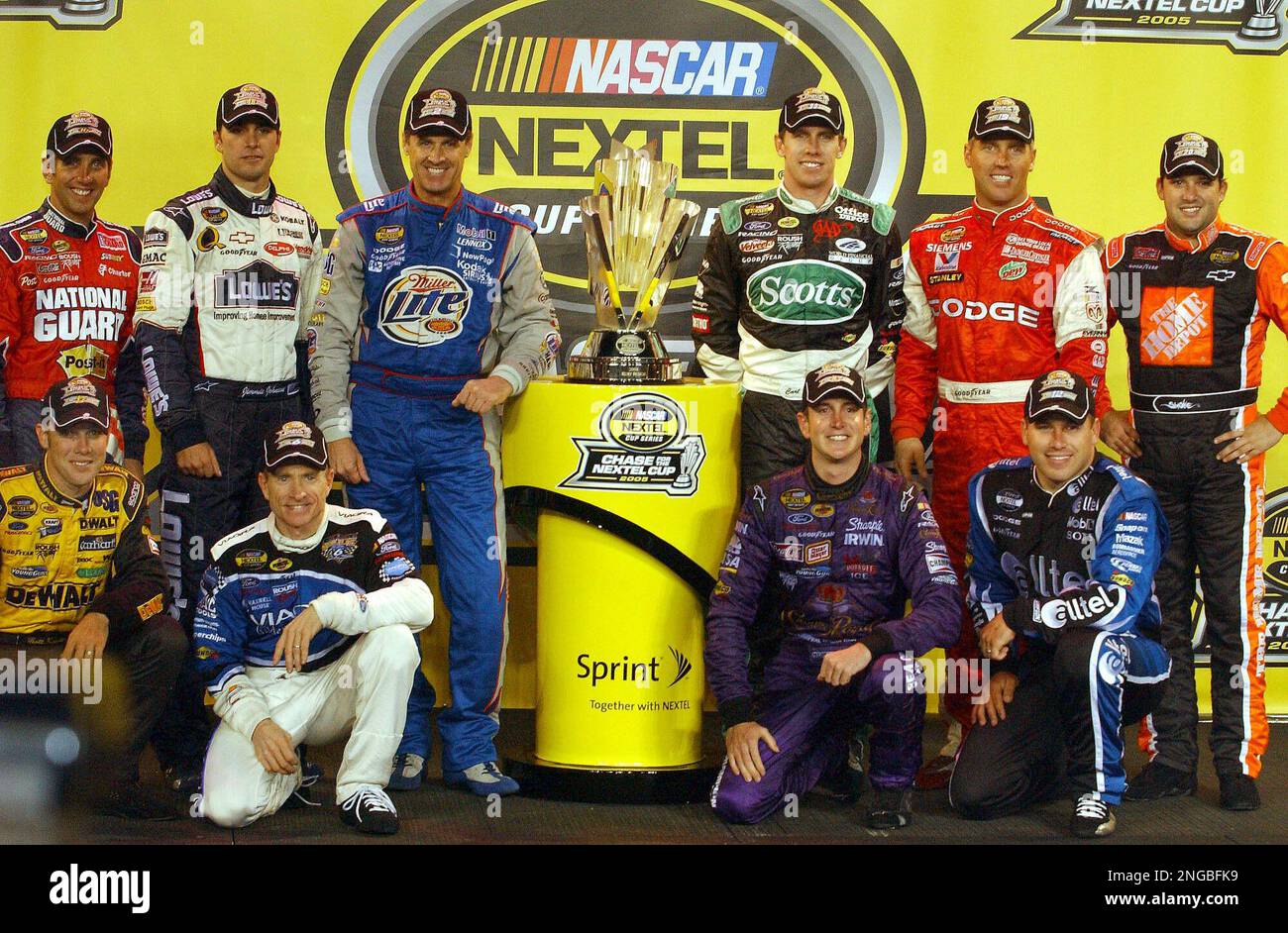 Drivers who made the chase for NASCAR's Nextel Cup championship pose ...