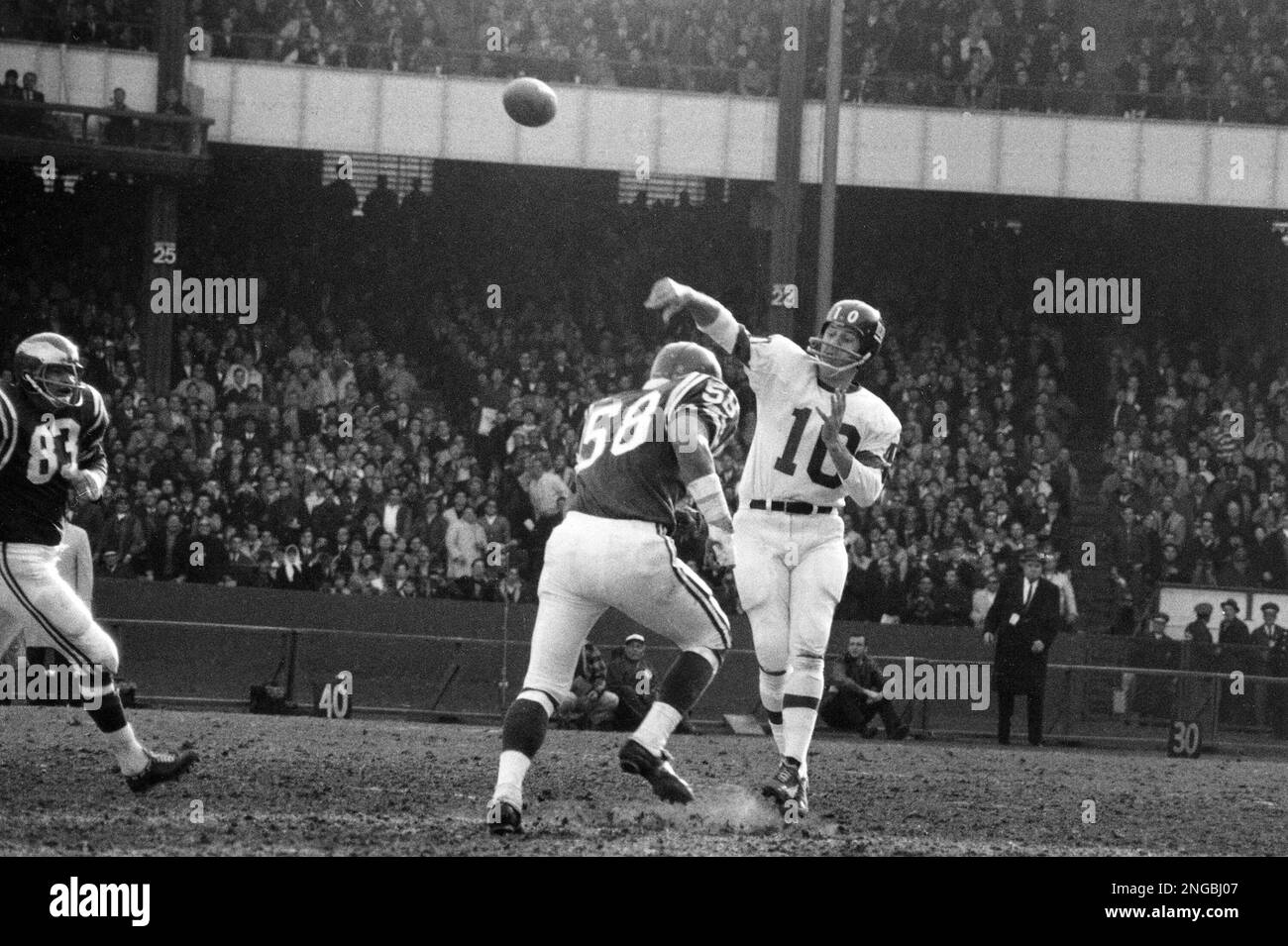 Quarterback Fran Tarkenton of the New York Giants gets off a pass as he ...