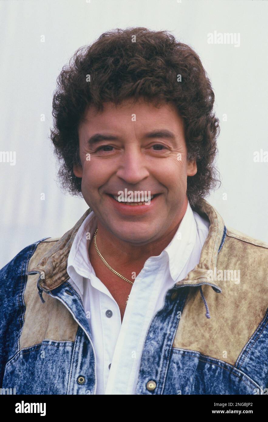 12 October 1987, North Rhine-Westphalia, Cologne: Singer Tony Marshall ...