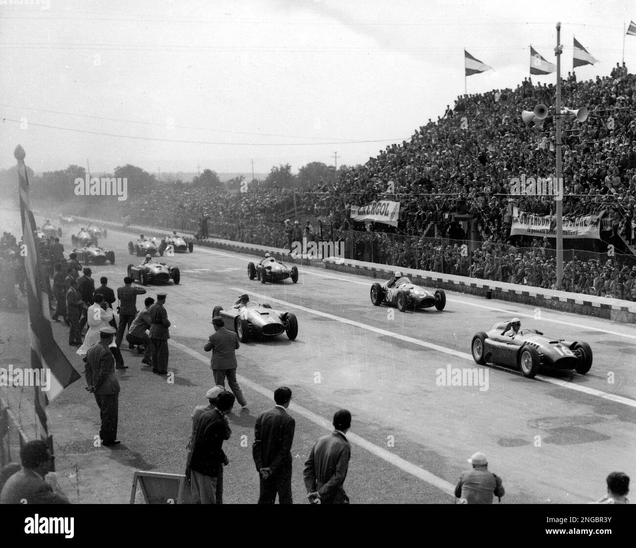 Cars line up for the start of the Syracuse Formula One race, at ...