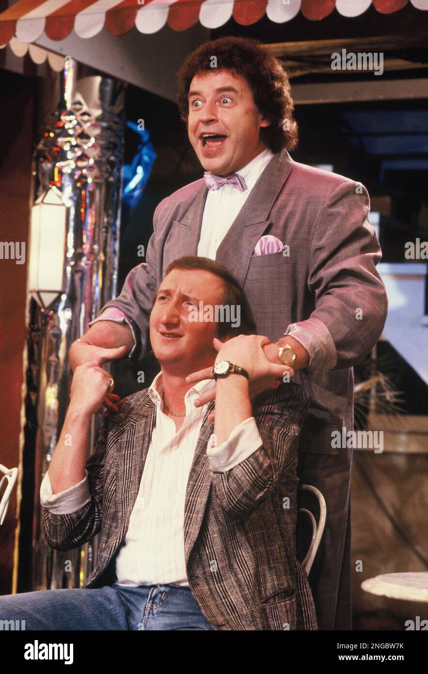 06 November 1988, North Rhine-Westphalia, Cologne: Entertainer Mike ...