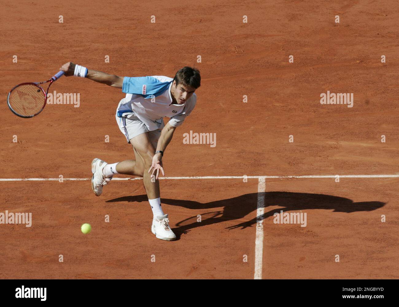 Spain's Tommy Robredo returns the ball to Russia's Marat Safin during ...