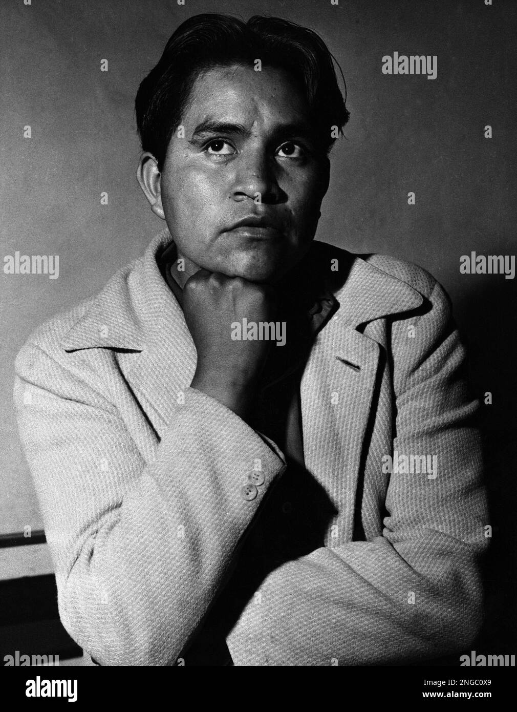 Ira Hayes One Of The Six Marines Who Raised The Flag In Iwo Jima As Depicted In Joe Rosenthal
