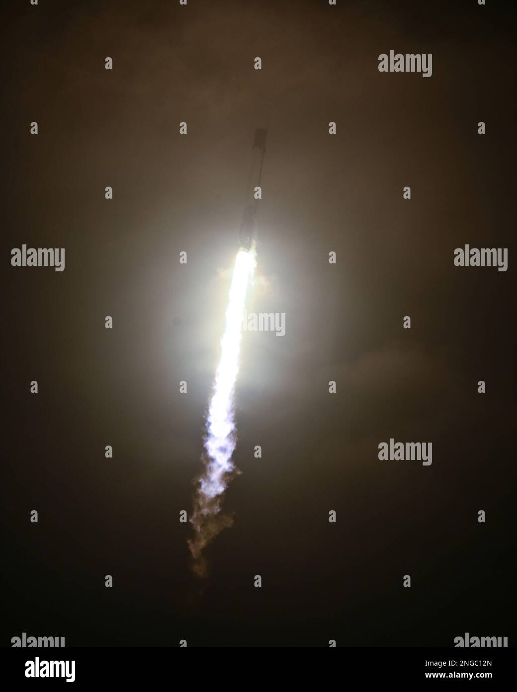 A SpaceX Falcon 9 rocket launches the Inmarsat 6 F2-Communications ...