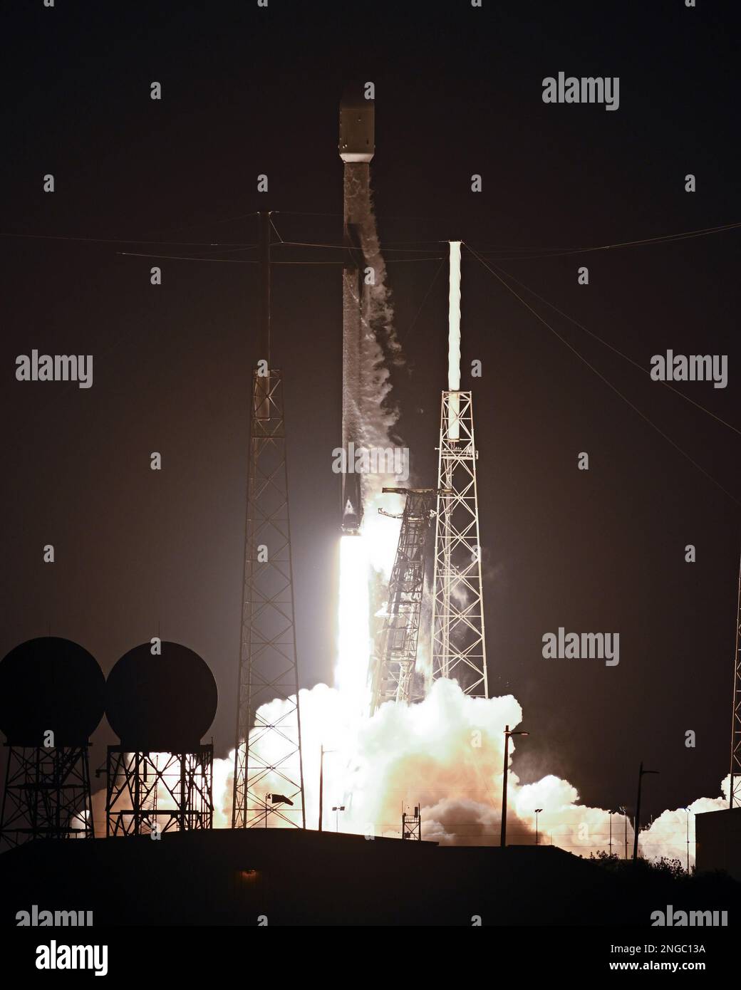 A SpaceX Falcon 9 rocket launches the Inmarsat 6 F2-Communications ...