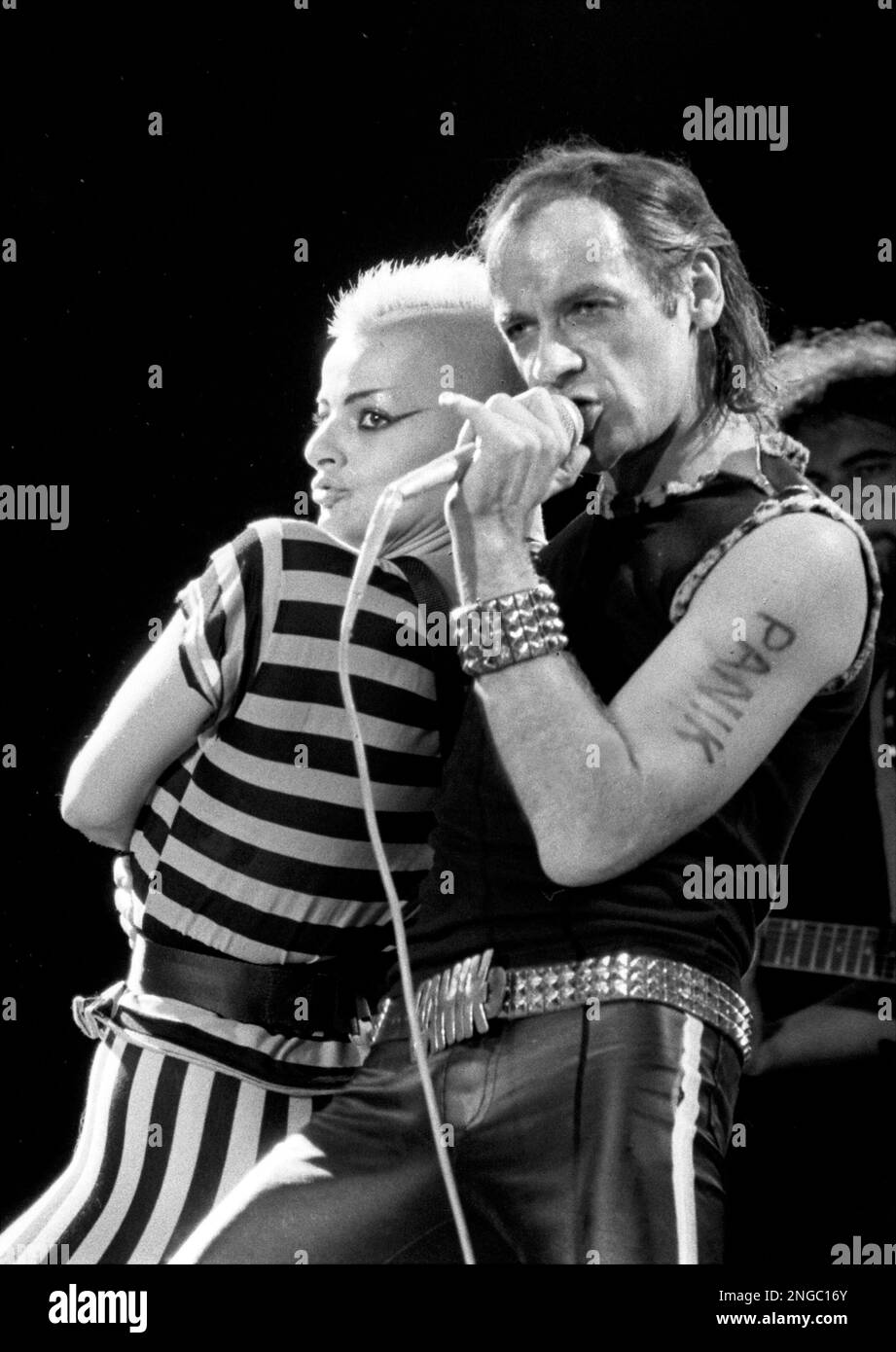 Als Einheizer erwiesen sich Nina Hagen und Udo Lindenberg vor 25.000 ...