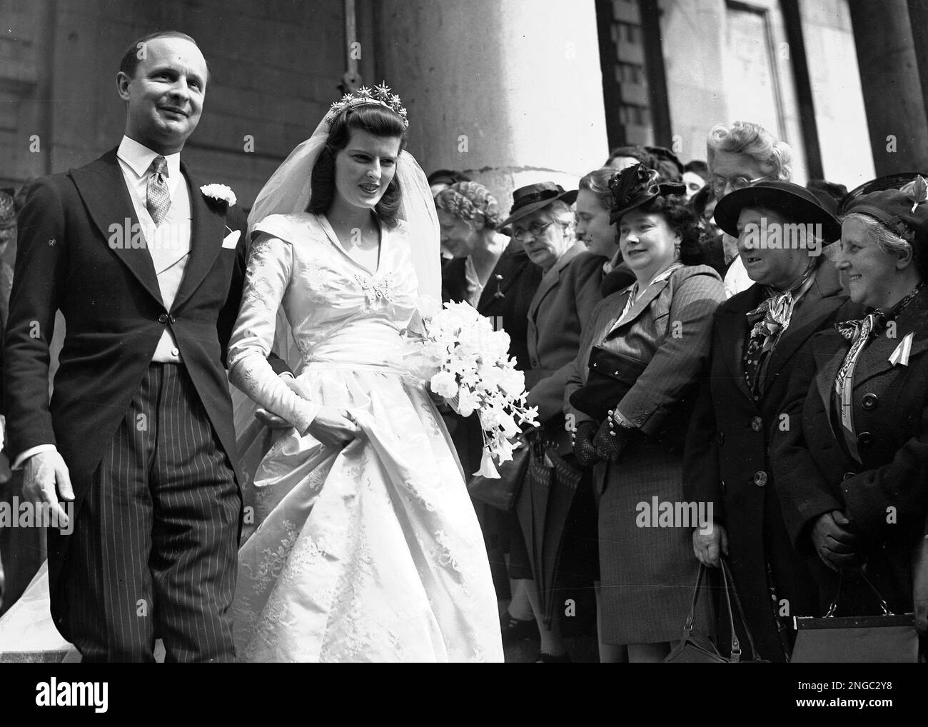 Londoners watch Lt. The Hon. William Waldorf Astor, eldest son of ...