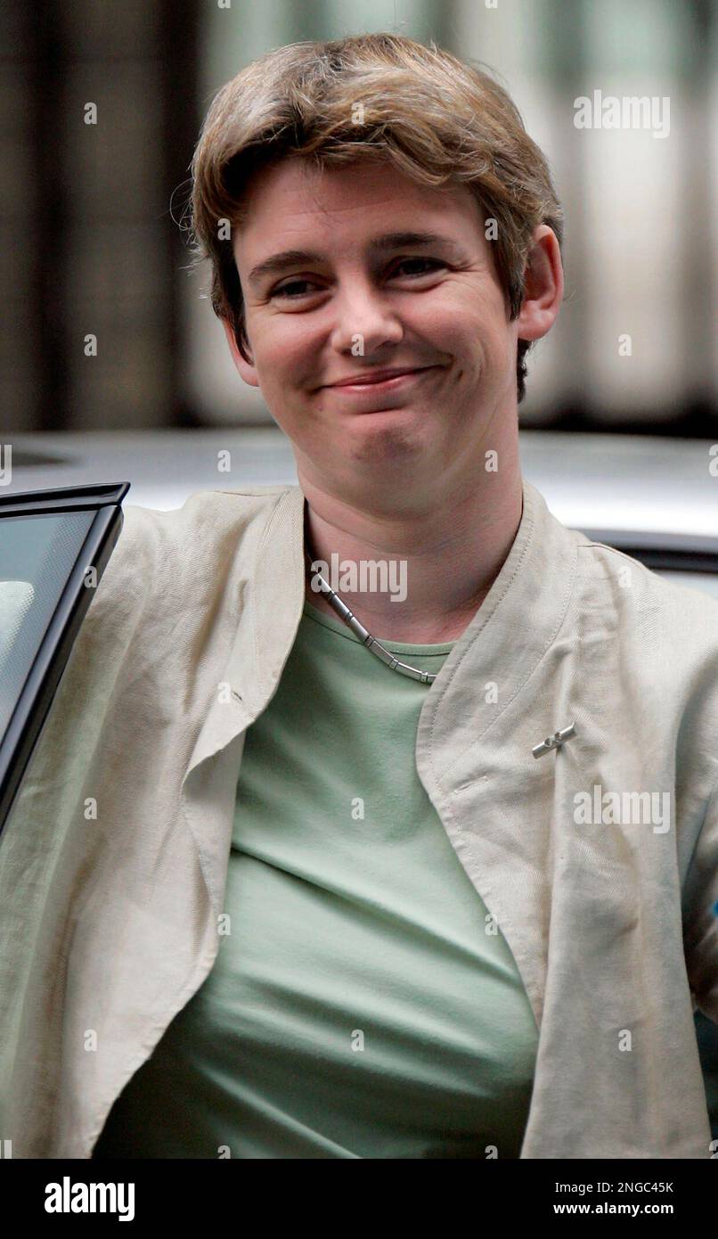 Britain's Education Secretary Ruth Kelly arrives at 10 Downing Street ...