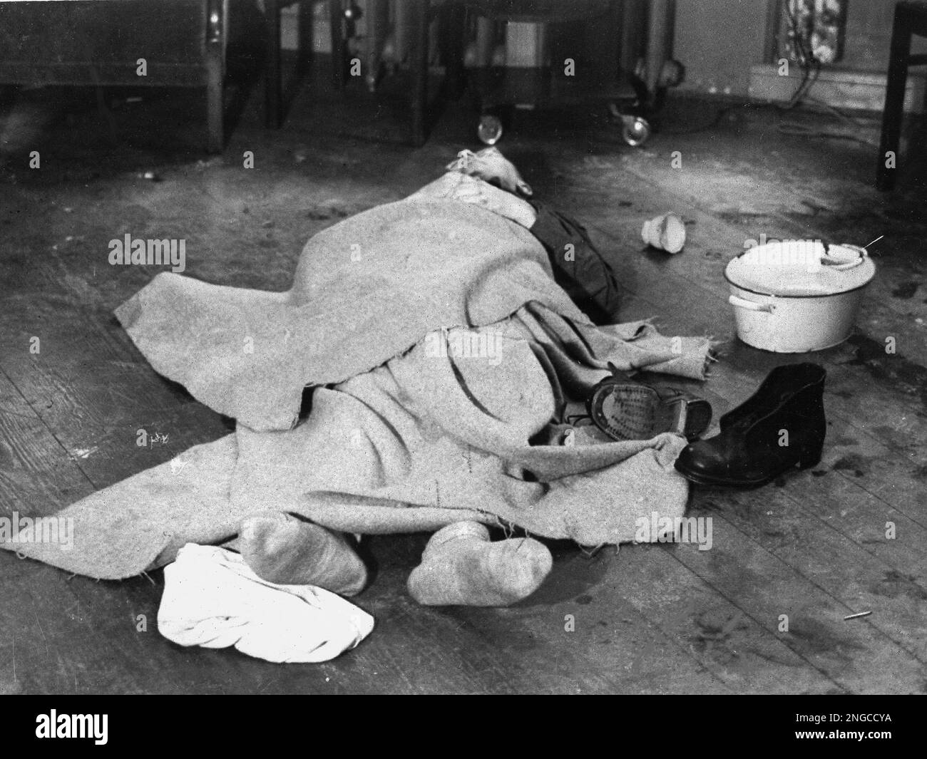 The body of SS Reichsfuehrer Heinrich Himmler lies on the floor of an ...