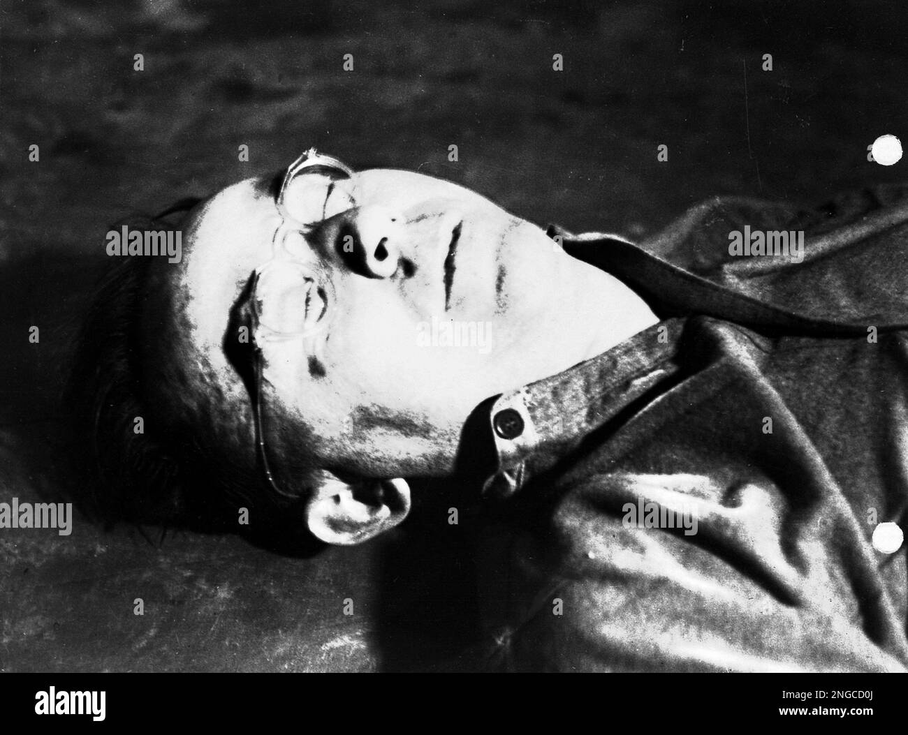 The body of SS Reichsfuehrer Heinrich Himmler lies on the floor of an ...