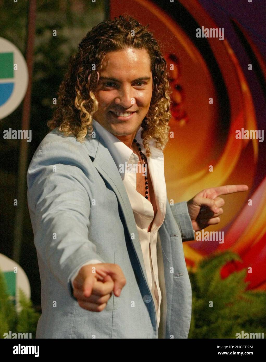 Spanish singer David Bisbal poses on the red carpet as he arrives at ...