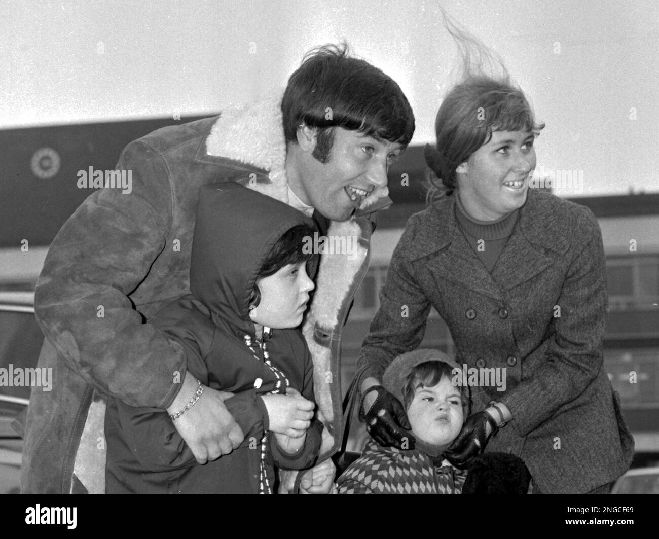 British comedian Jimmy Tarbuck says goodbye to his wife Pauline, right ...