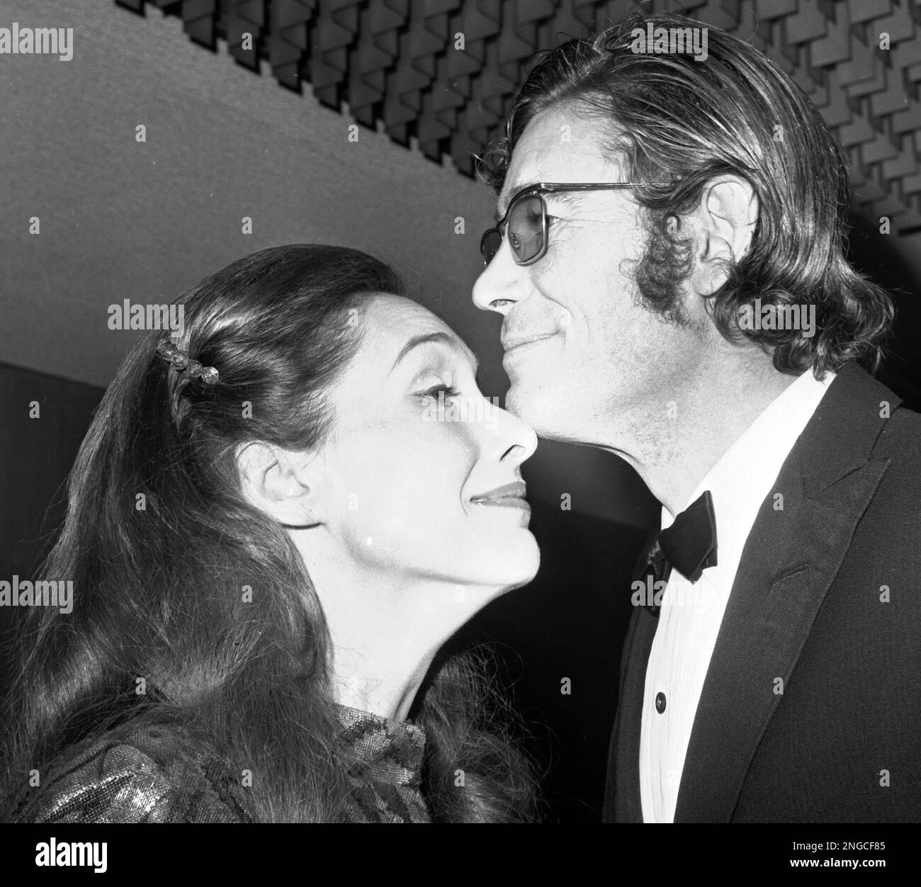 British actor Peter O'Toole embraces his wife, British actress Sian ...