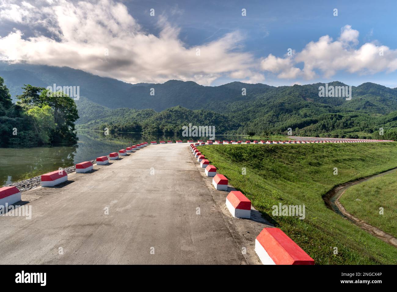 Irrigation works - Water retaining dam at the Little Village tourist ...