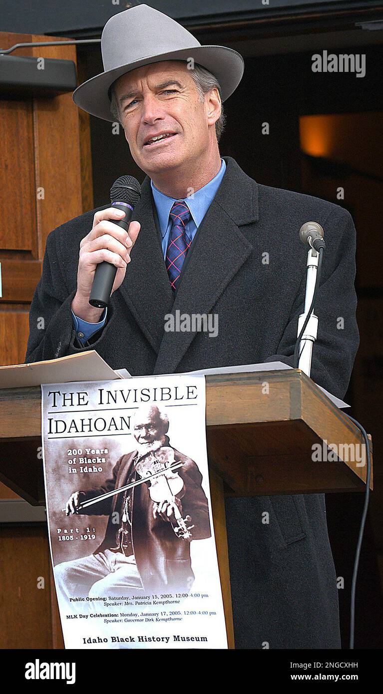 Idaho Gov. Dirk Kempthorne addresses a crowd of about 200 on Monday ...