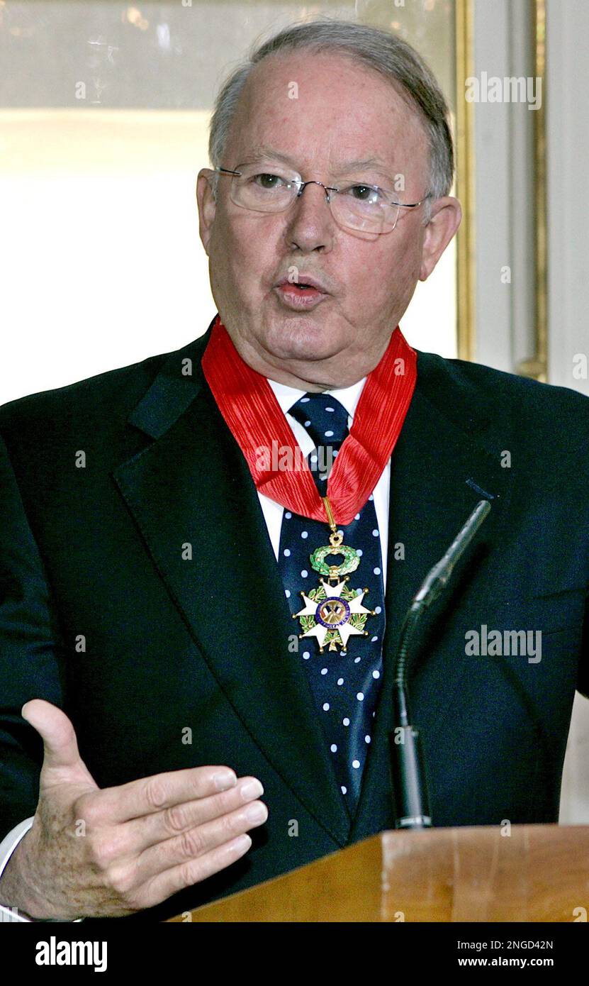 Former Quebec Premier Bernard Landry delivers a speech after he ...