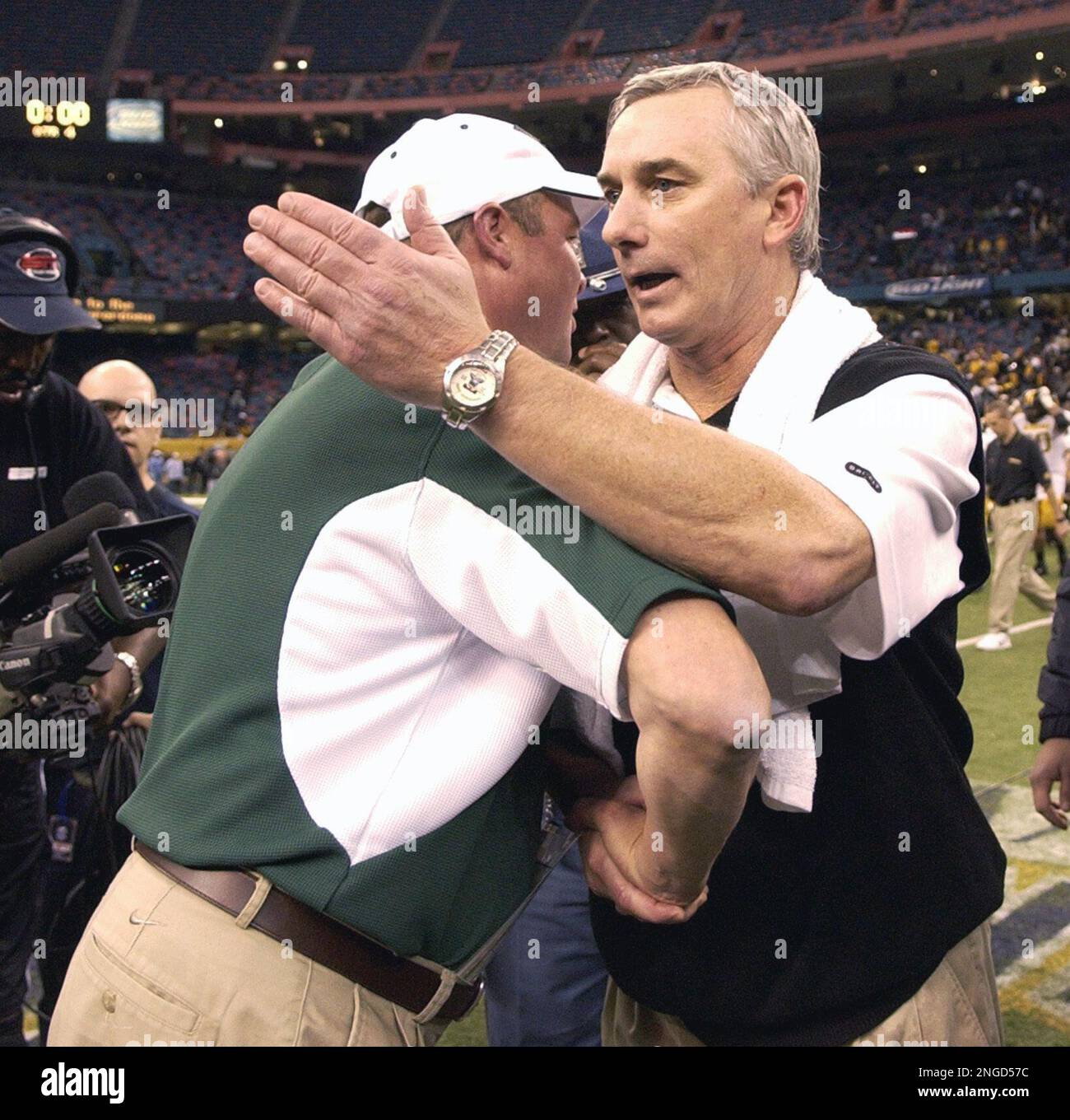 North Texas Head Coach Darrell Dickey (left) congratulates Southern ...