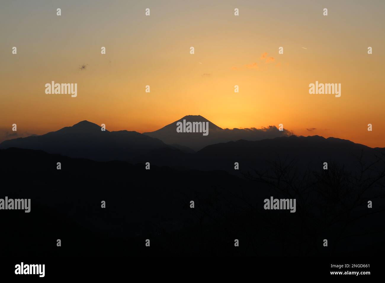 Sunset over Mount Fuji viewed from Mount Takao in Tokyo, Japan Stock ...