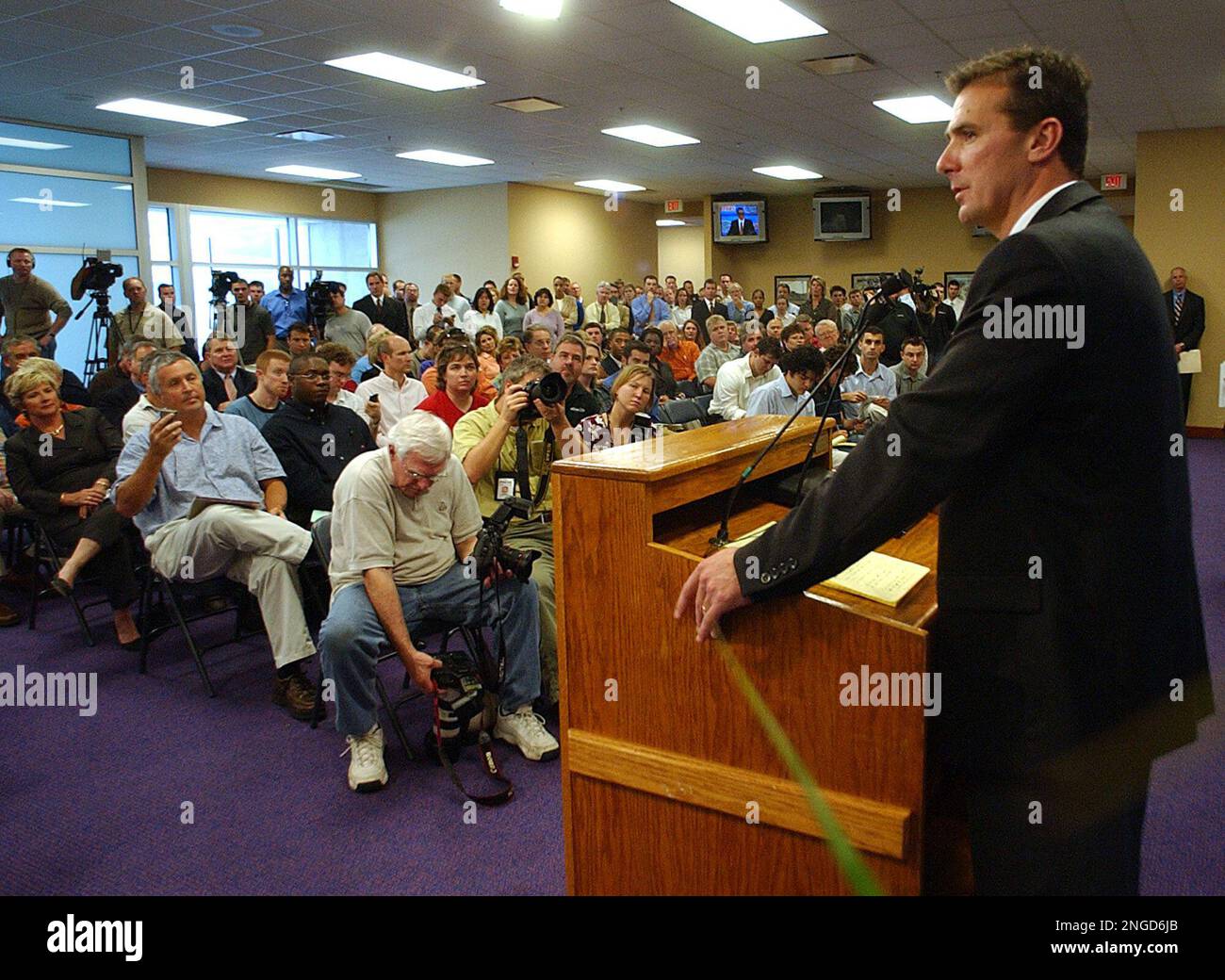 Florida's new head football coach Urban Meyer speaks to the media ...