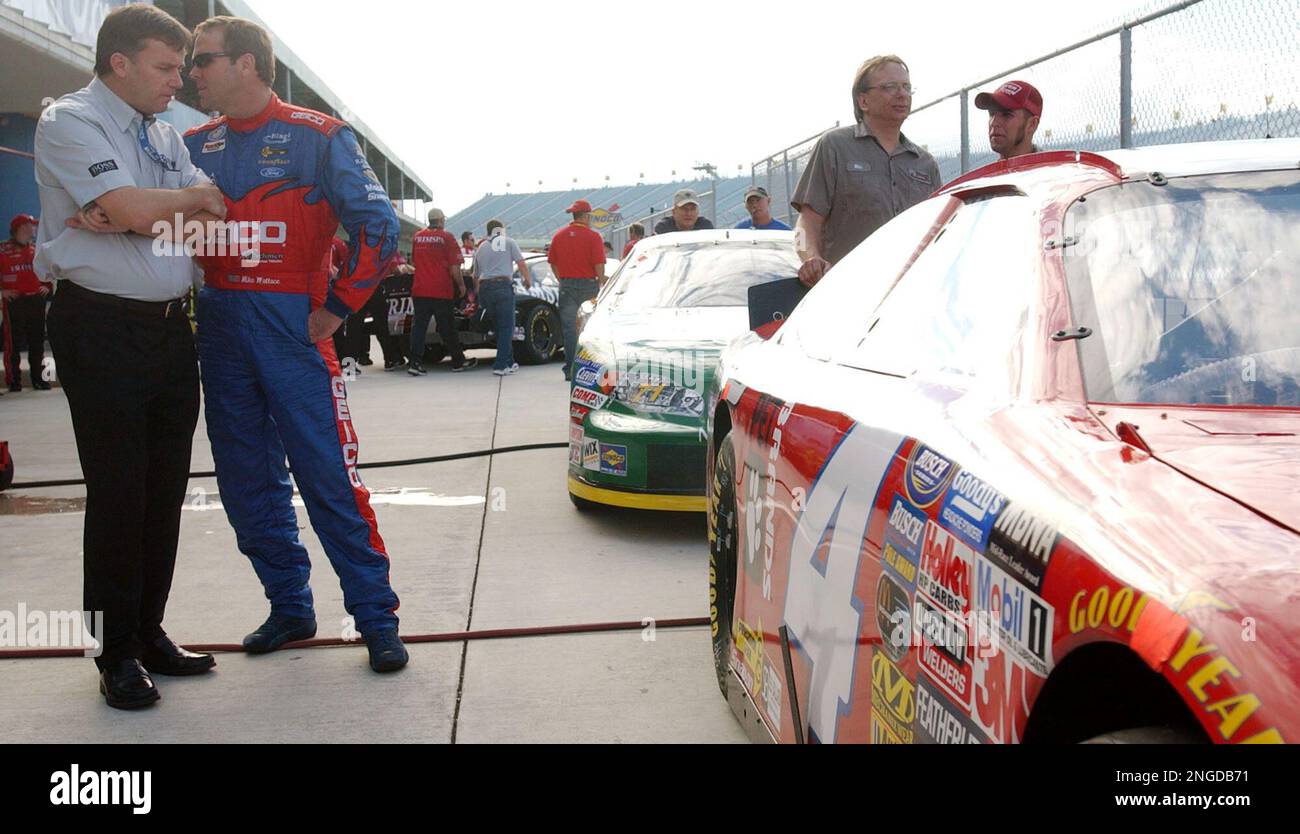 Mike Wallace, second from left, talks to Paul Ray, president of Ilmor ...