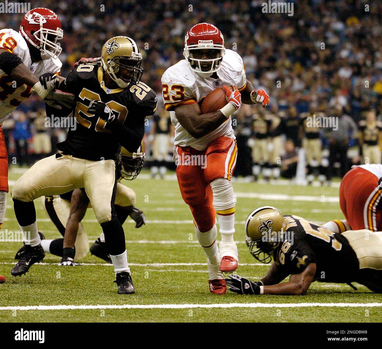Kansas City Chiefs running back Derrick Blaylock (23) gets past New ...