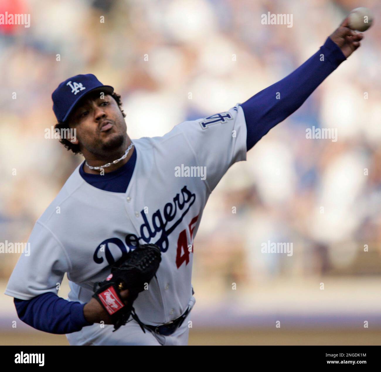 Los Angeles Dodgers starting pitcher Odalis Perez throws to the plate ...