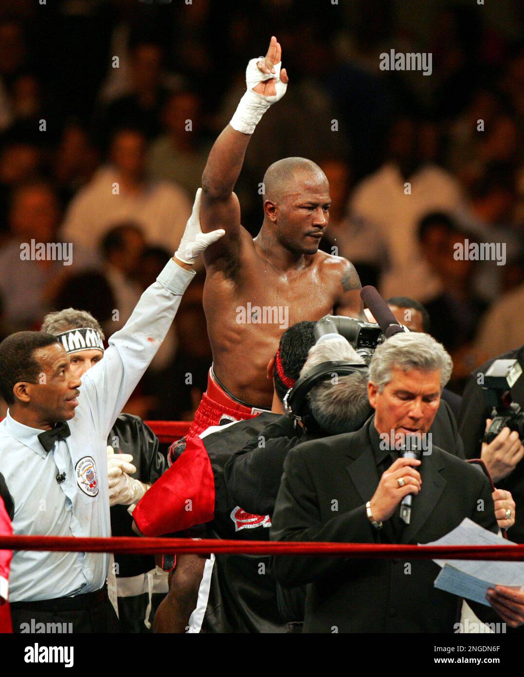 WBA Champion Travis Simms of Norwalk, Conn. reacts after defeating ...