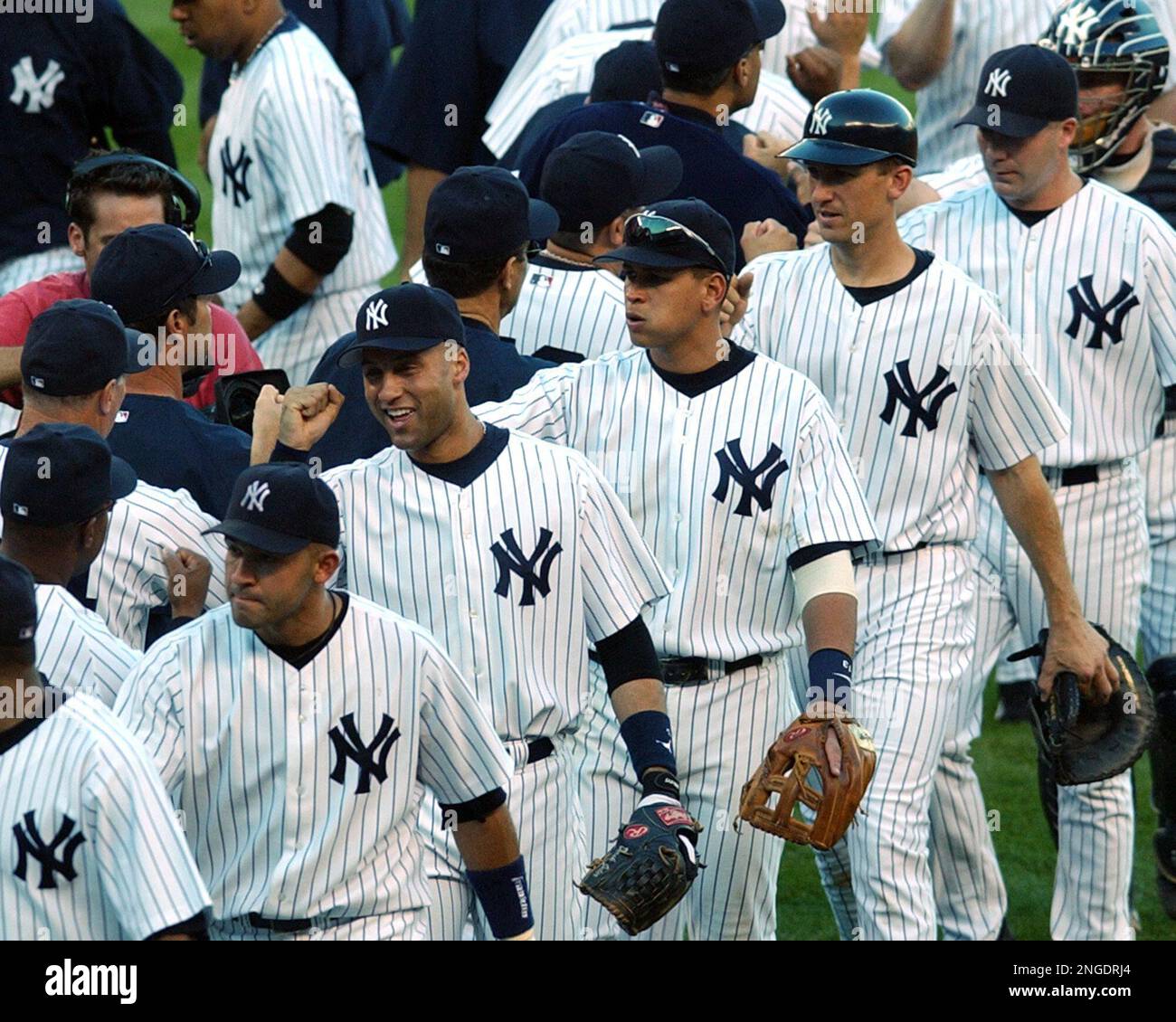 New York Yankees celibrate after beating the Tampa Bay Devil Rays, 7-3 ...