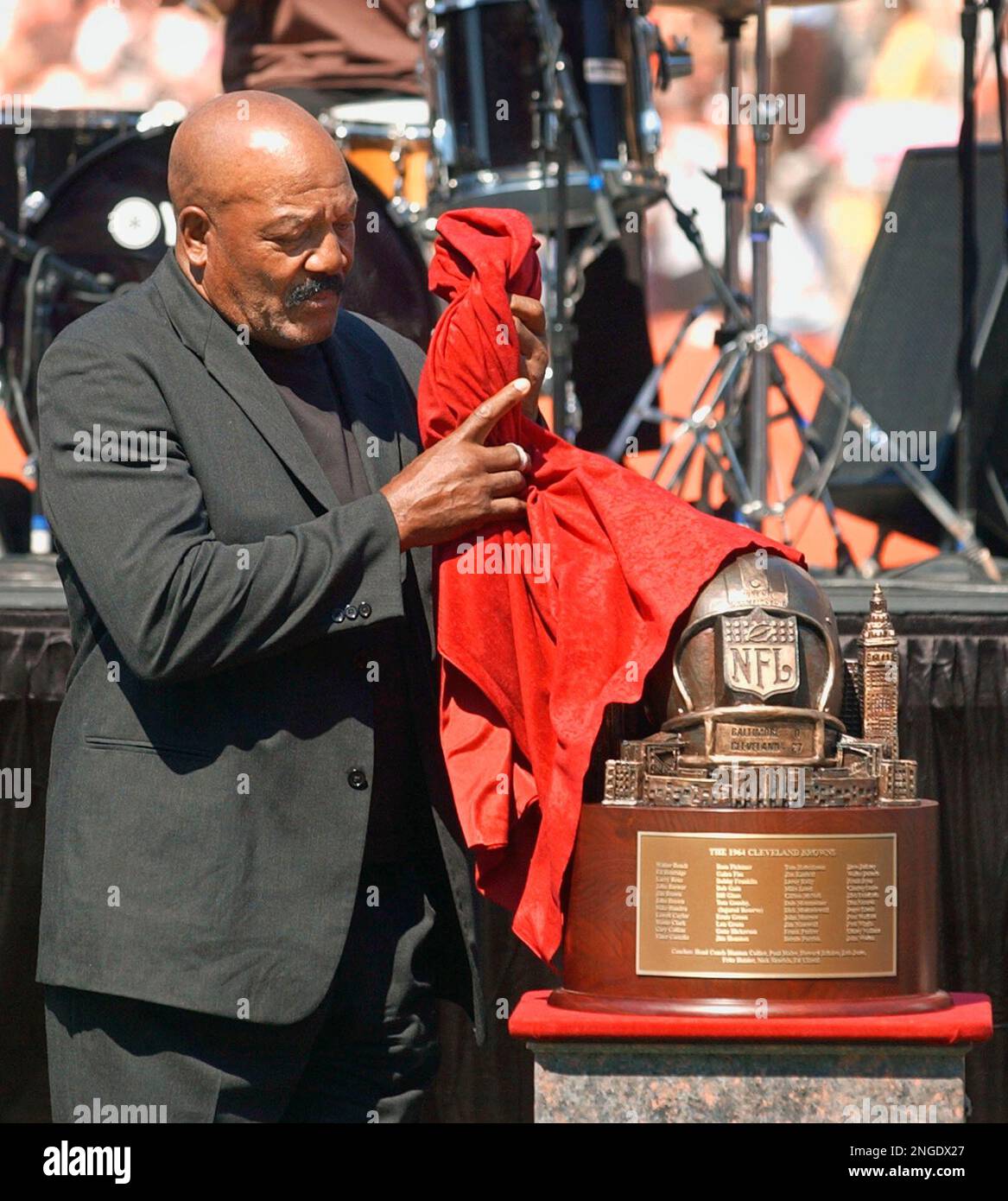 Hall of Fame running back Jim Brown reveals the 1964 NFL championship ...