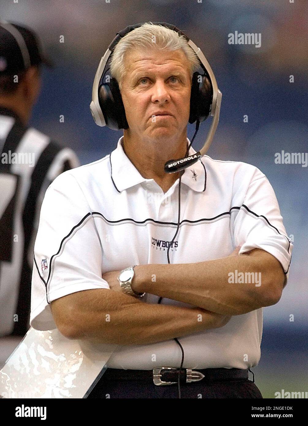 Dallas Cowboys head coach Bill Parcells looks at a replay during the ...
