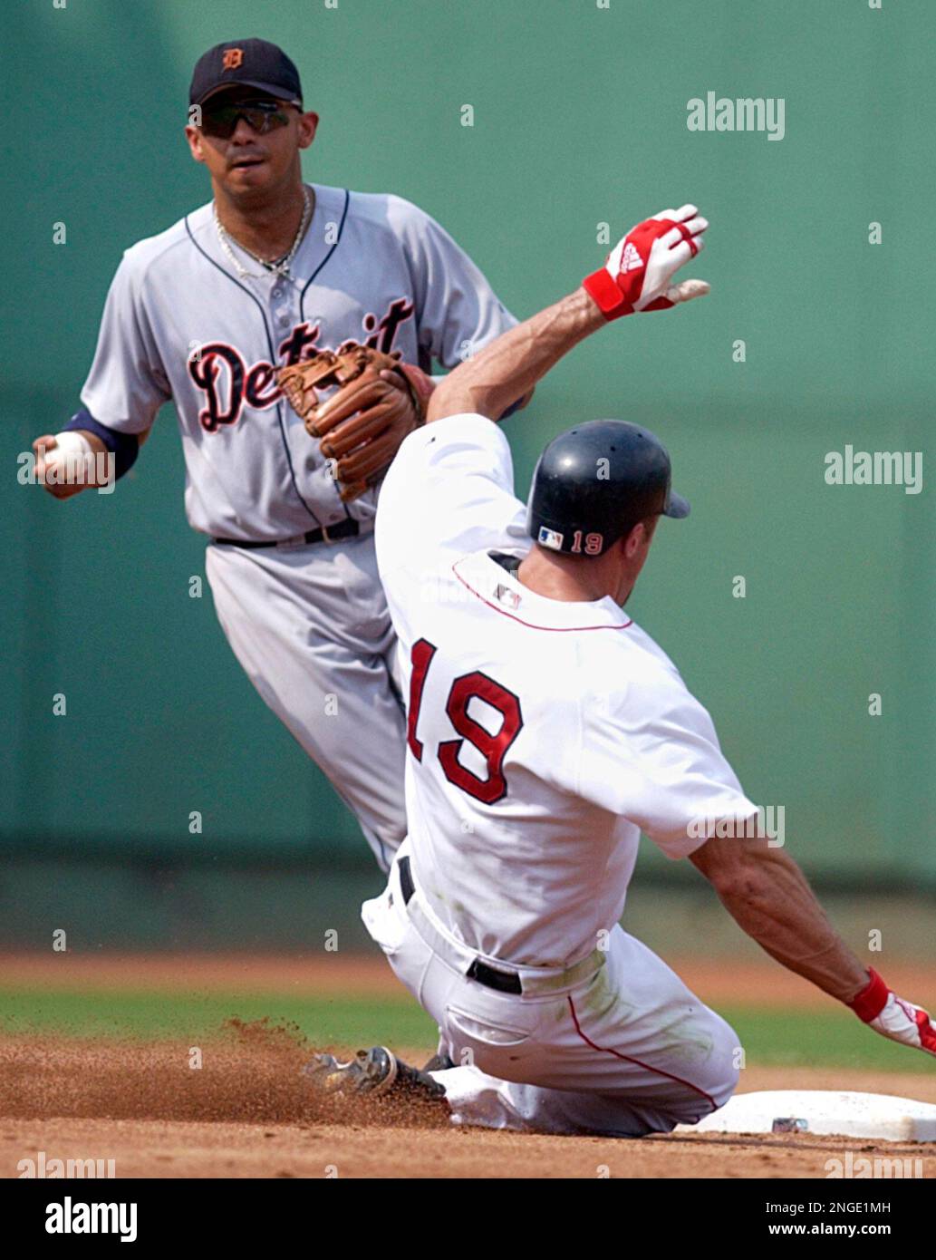Boston Red Sox' Gabe Kapler (19) slides safe into second base as ...