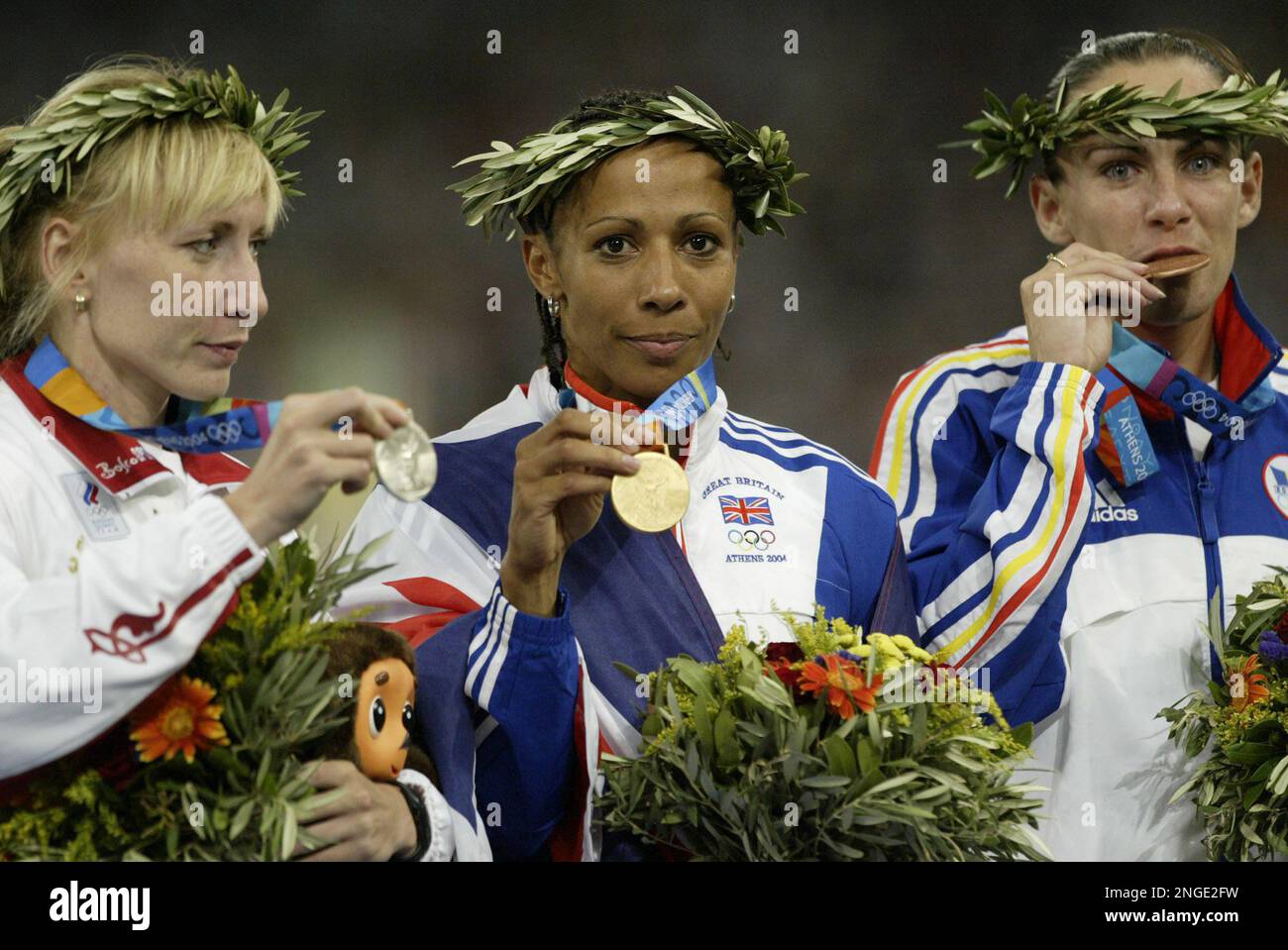 Britain's gold medalist Kelly Holmes, centre, is flanked by Russia's ...