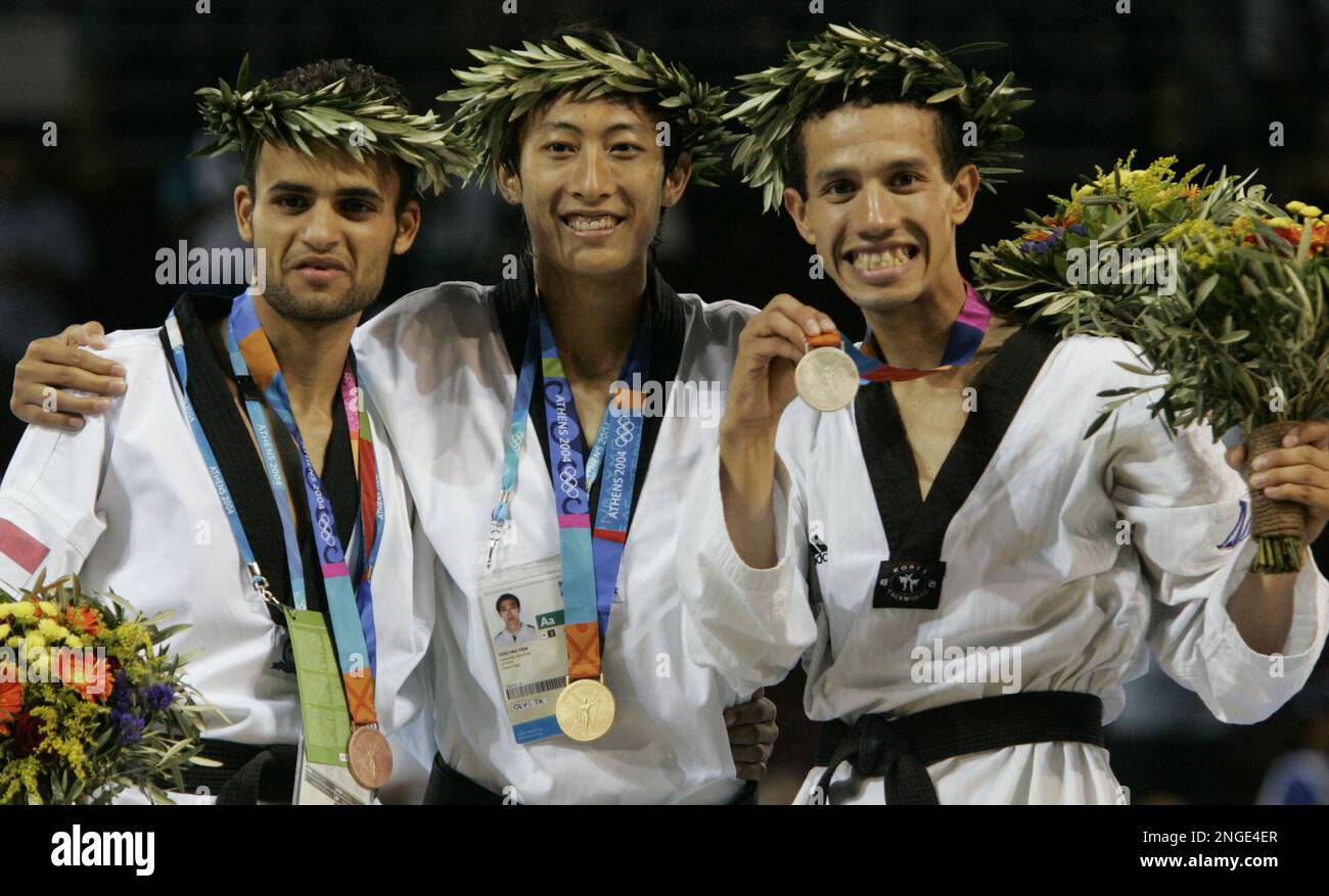 Gold medal winner Chu Mu Yen, center, from Taiwan, poses with silver ...