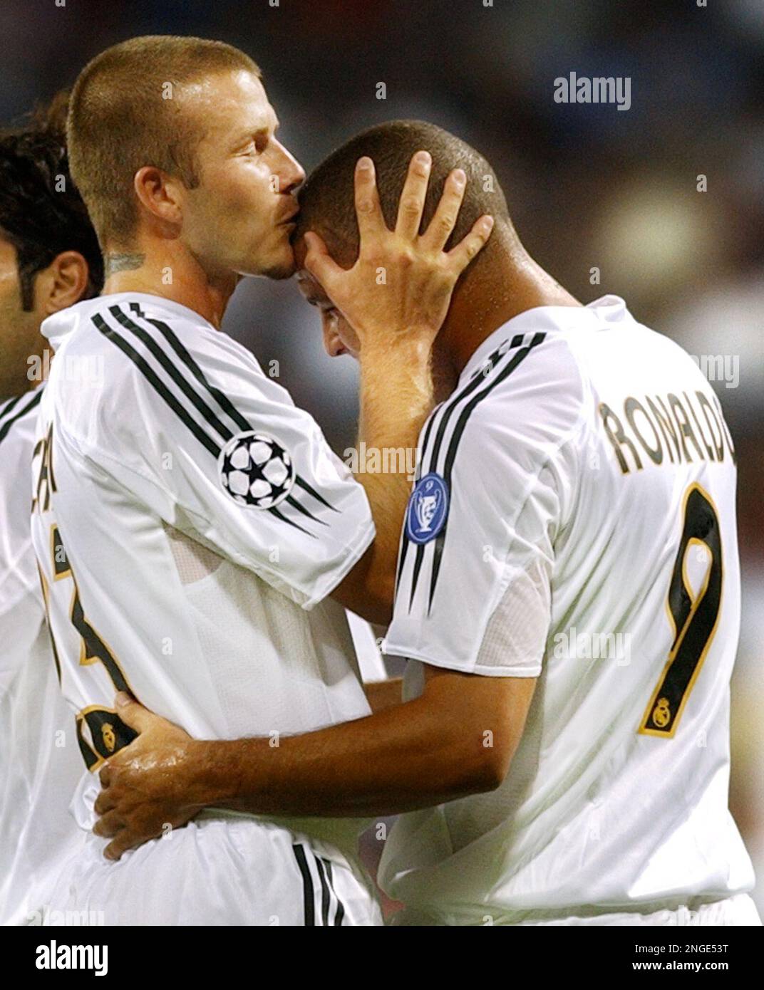 Real Madrid's English player David Beckham, left, kisses Brazilian ...