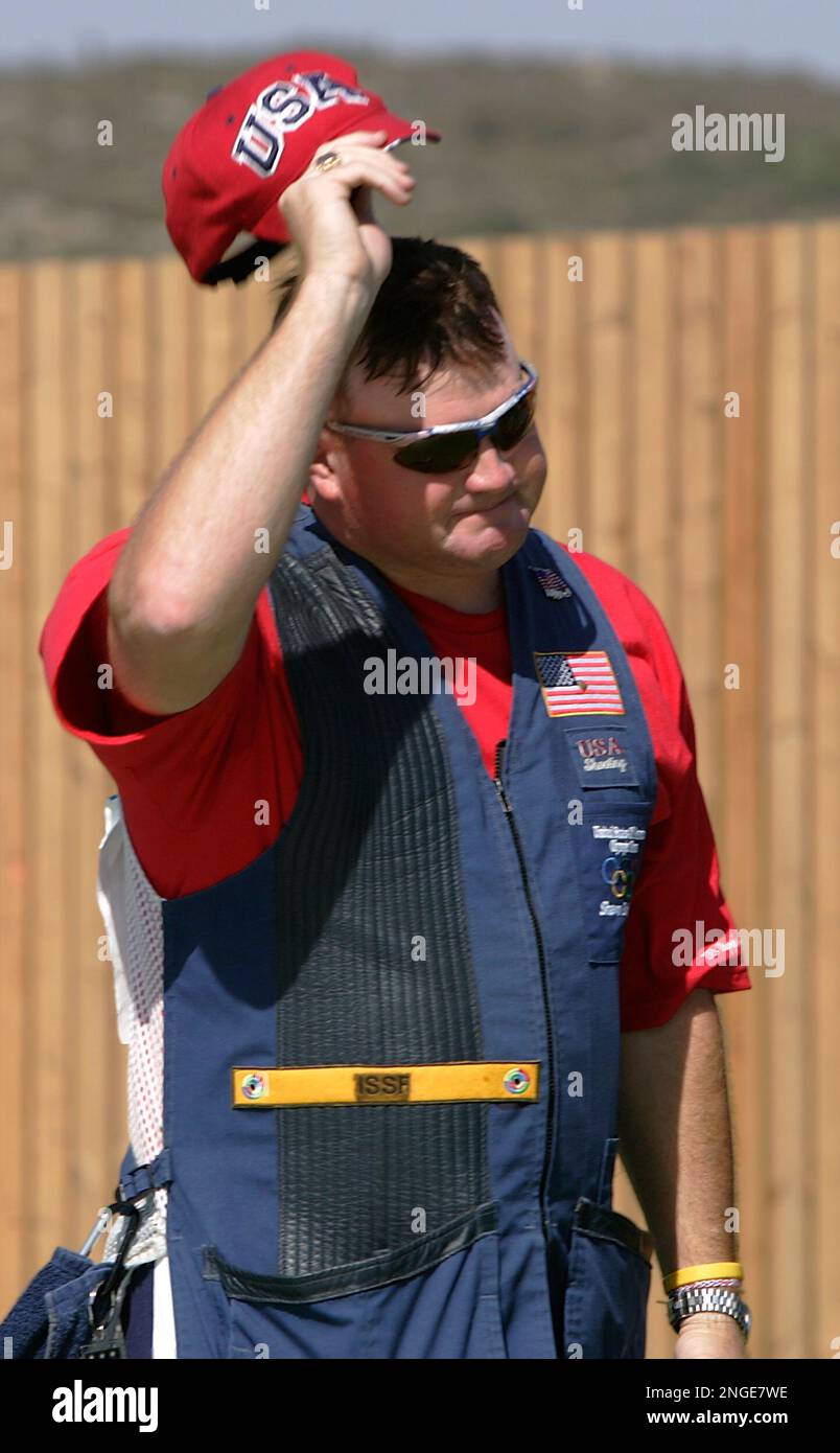 USA's Shawn Dulohery tips his cap after missing a shot in a shoot-off ...
