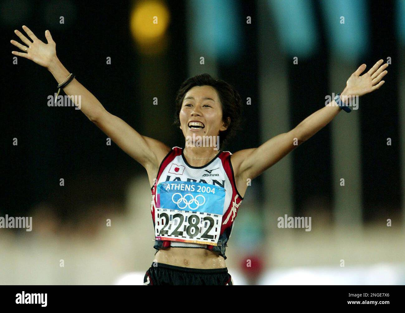Japan's Mizuki Noguchi celebrates as she won the gold in the women's ...